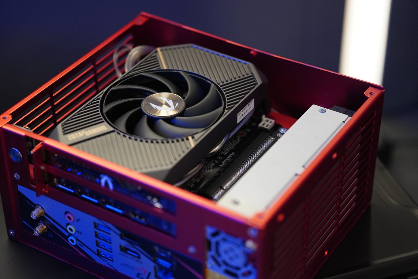 BUILD SMALL: Tips & Tricks for SFF Builders Ft. ZOTAC GAMING GeForce ...